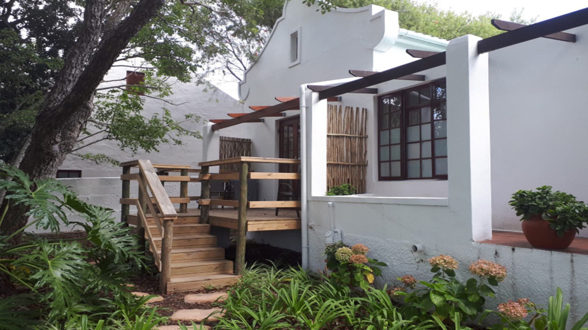 Eastcliff Cottage | Hermanus Tourism