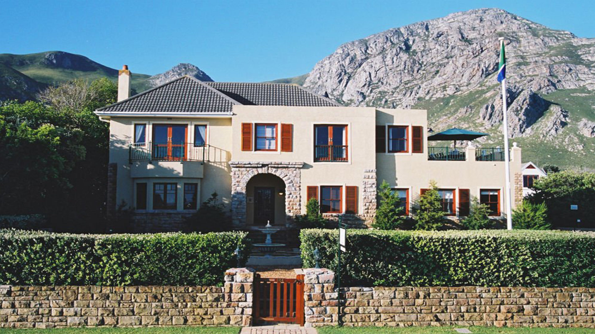 Lavender Manor Guest Lodge | Hermanus Tourism